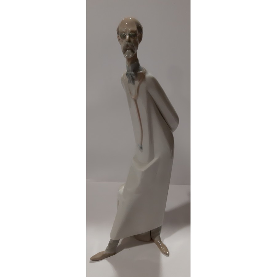 Comprar FIGURA DE PORCELANA LLADRÓ. Médico de la colección Profesiones ...
